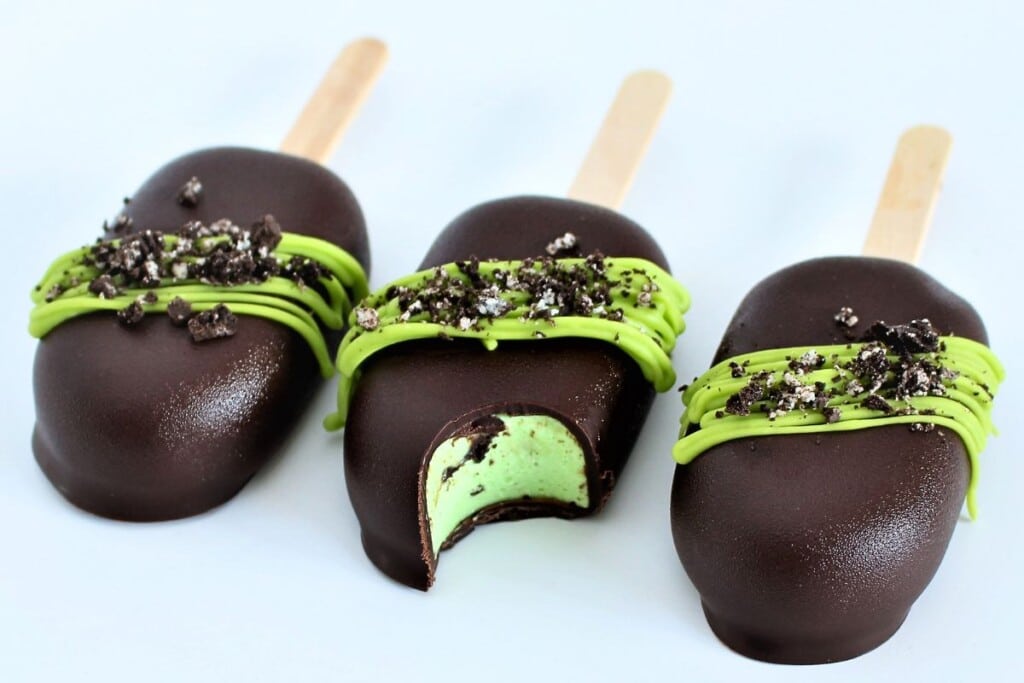 The Best Cookies and Cream Cheesecake Popsicles Recipe - Cupcake Savvy ...