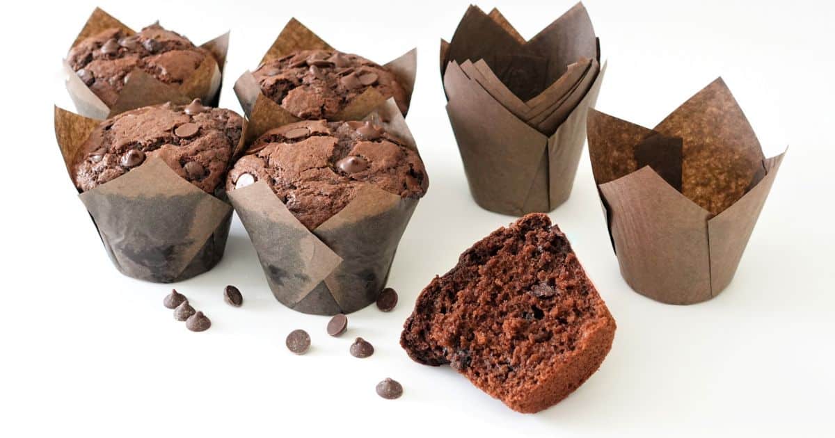 How to Make Jumbo Bakery-Style Chocolate Chip Muffins at Home - Cupcake ...